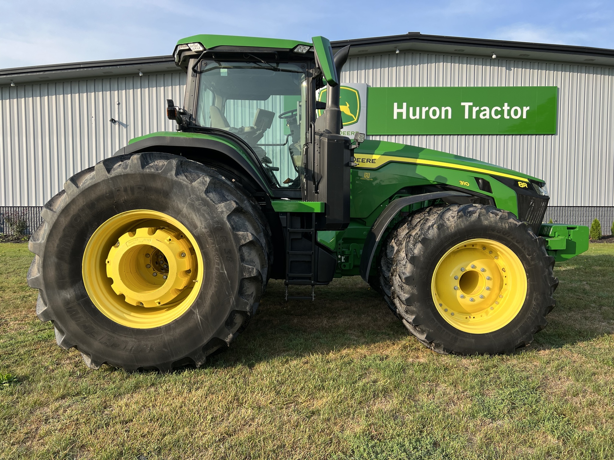 Huron Tractor | Used Equipment | JD 8R 310 (E88682)