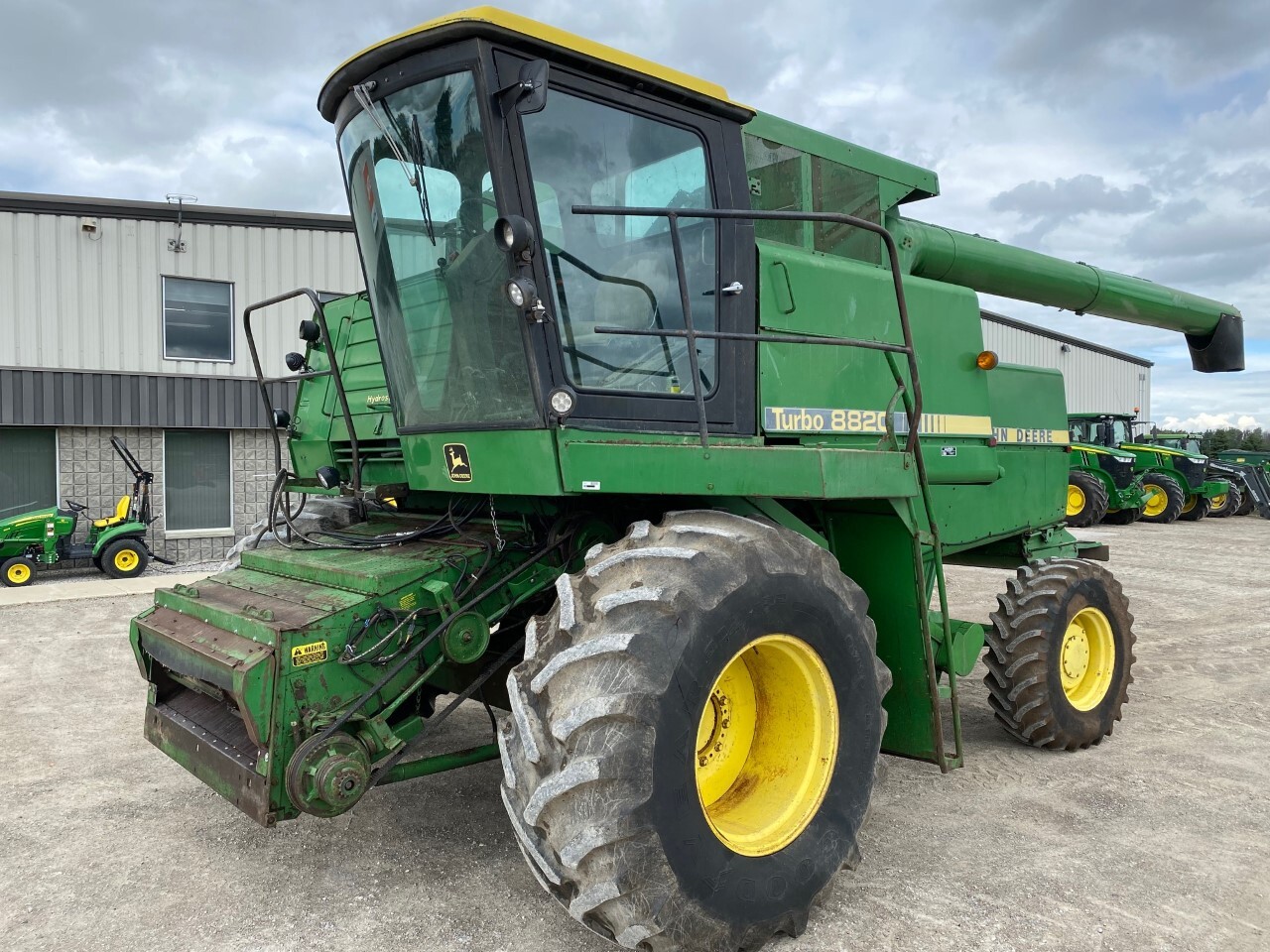 Huron Tractor | Used Equipment | JD 8820 (E88714)