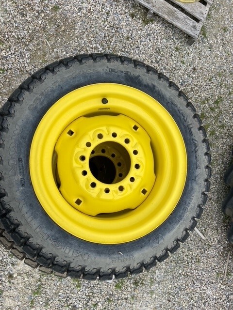 Huron Tractor | Used Equipment | YY R3 TURF TIRE (E88834)