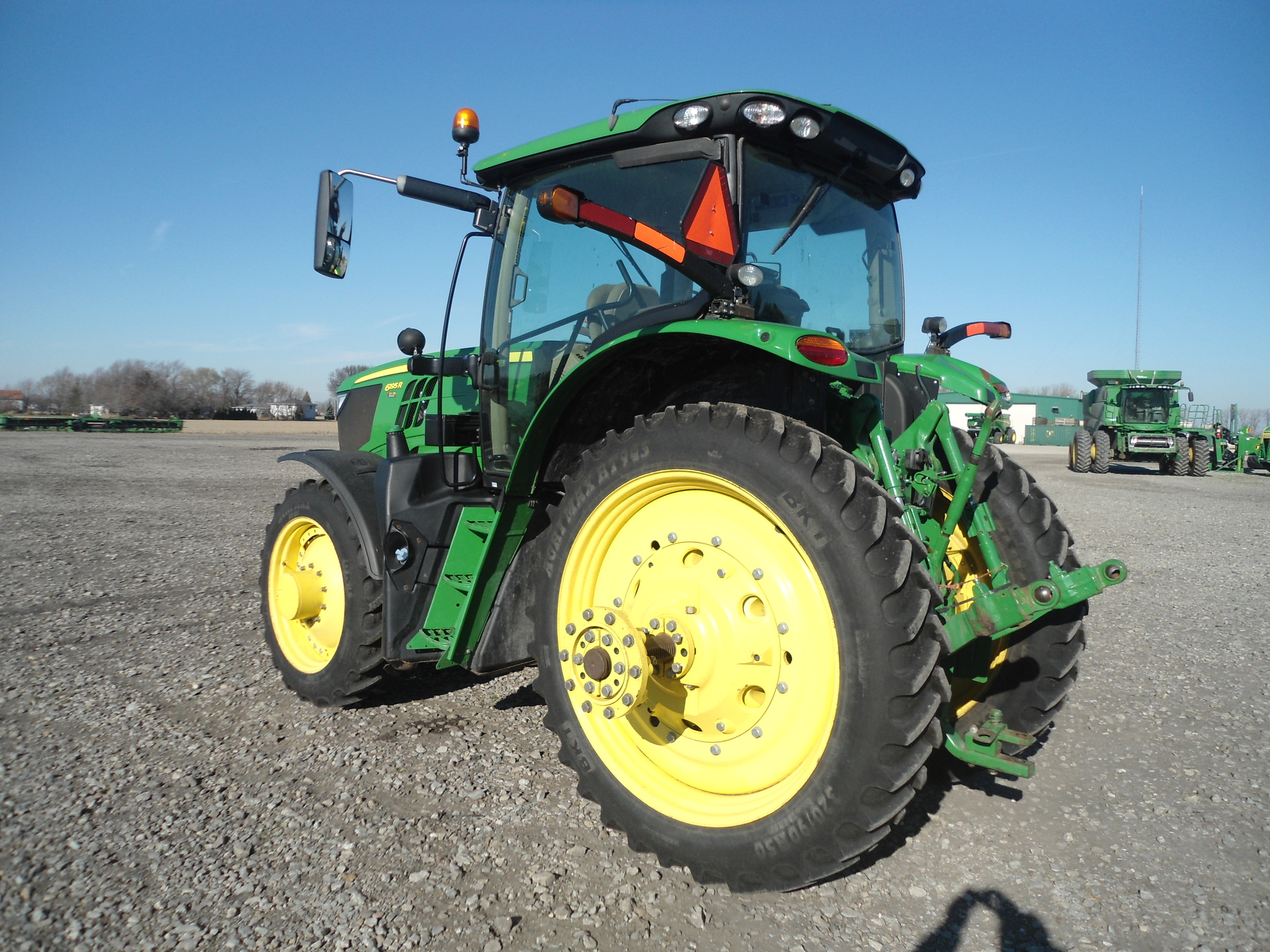 Huron Tractor | Used Equipment | JD 6195R (E89208A)
