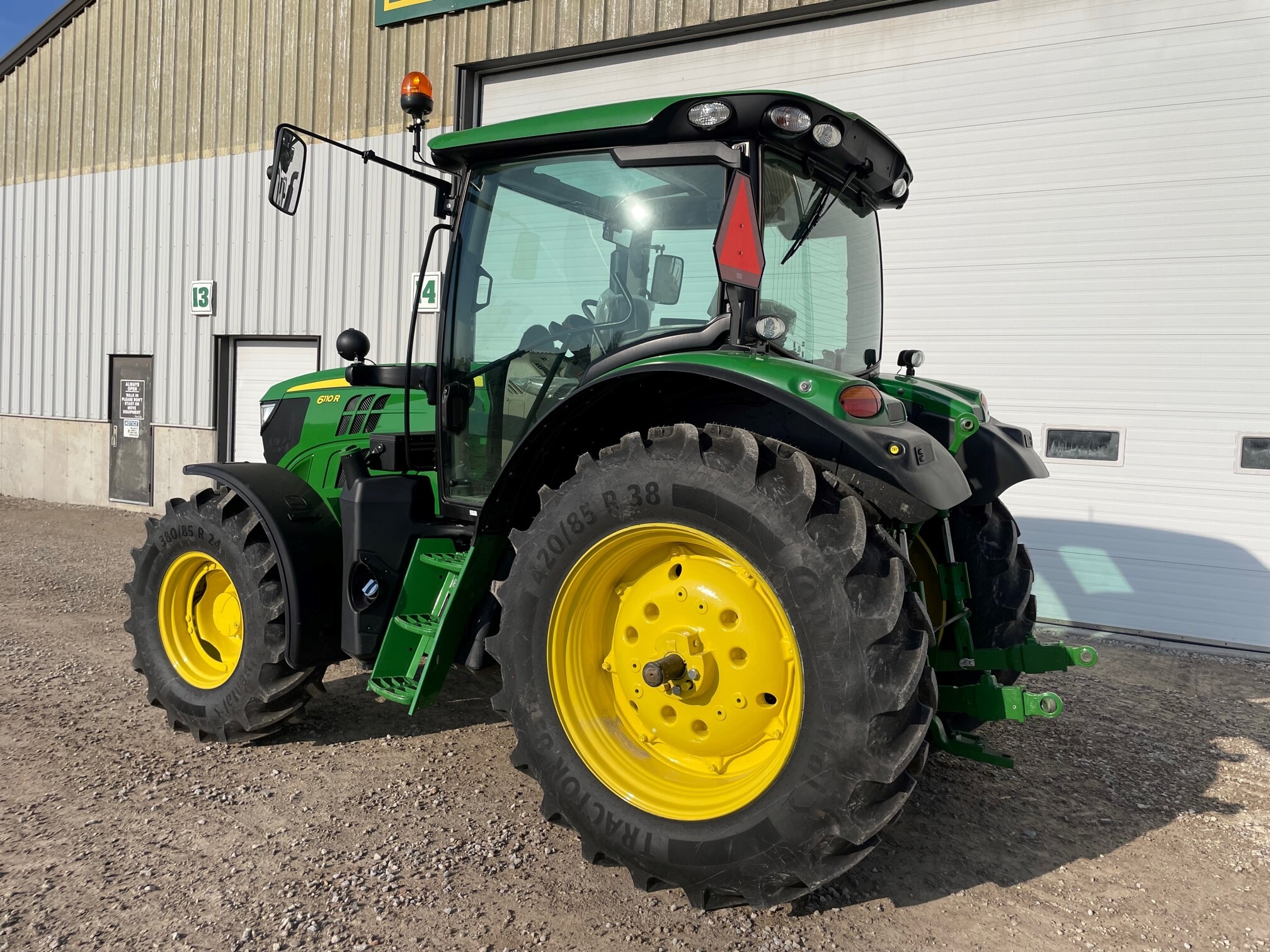 Huron Tractor | Used Equipment | JD 6110R (E89287)