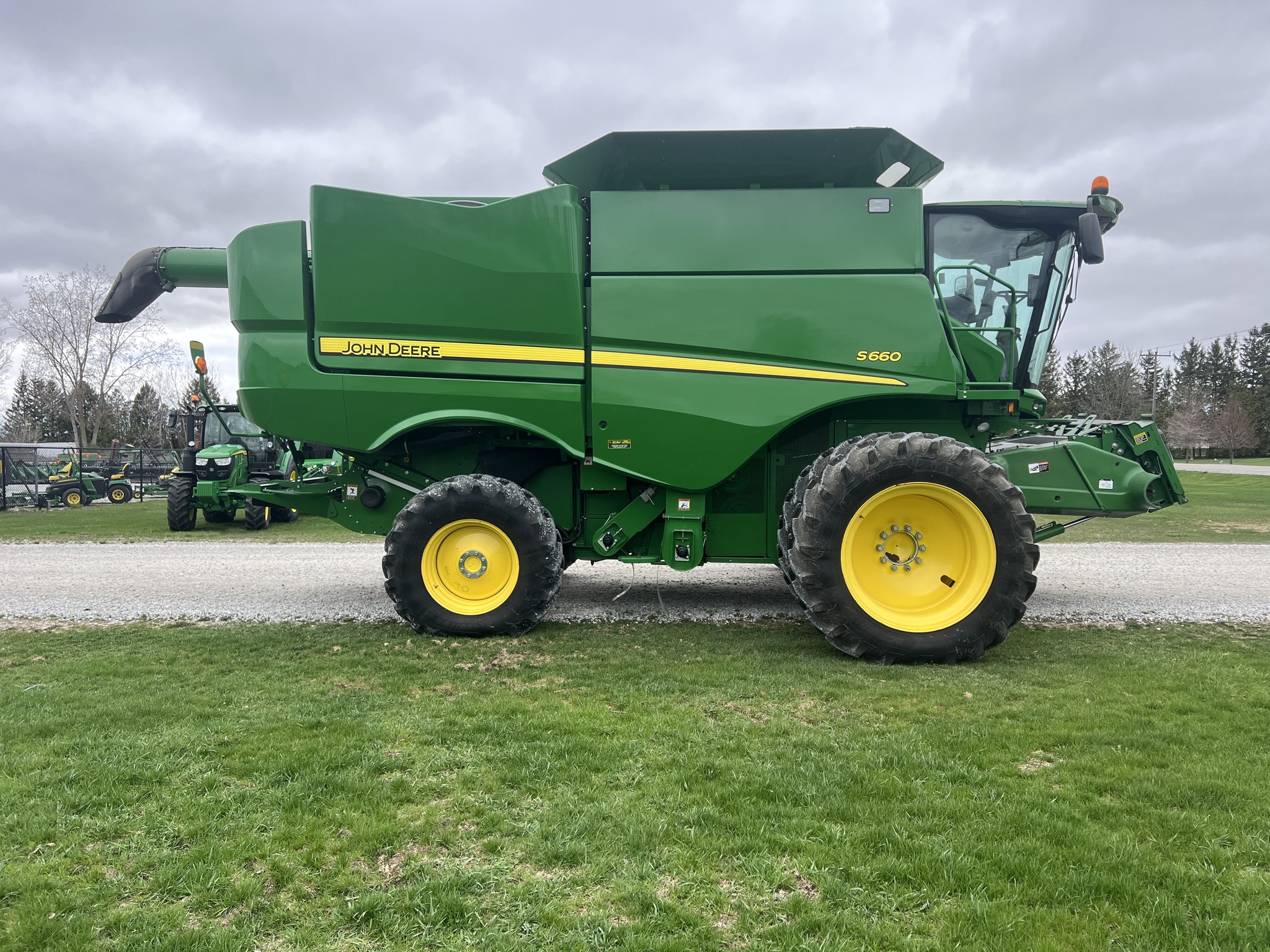 Huron Tractor | Used Equipment | JD S660 (E89688)