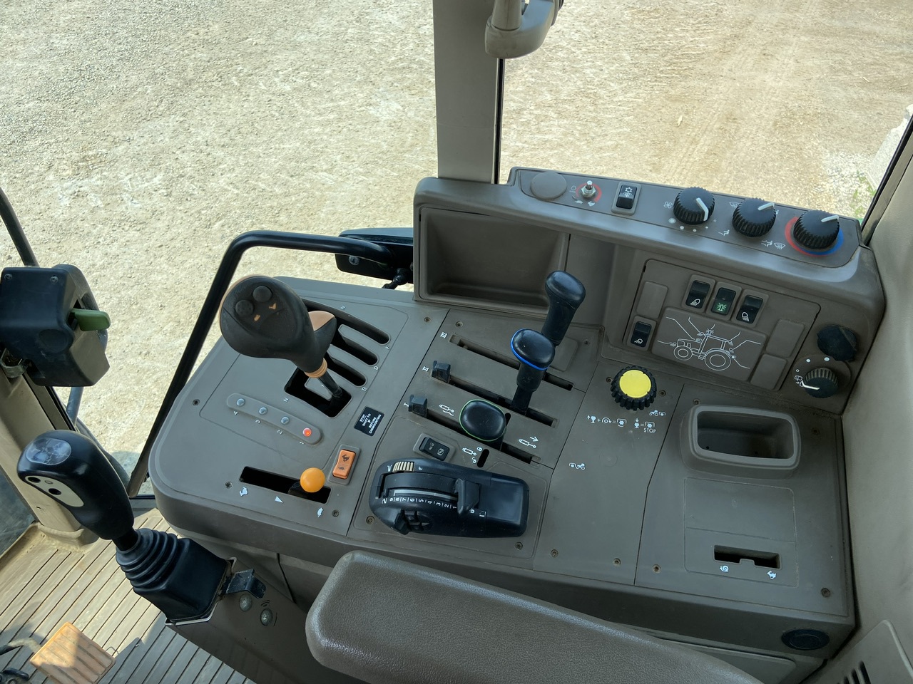 Huron Tractor | Used Equipment | JD 6430/LDR (E90329)