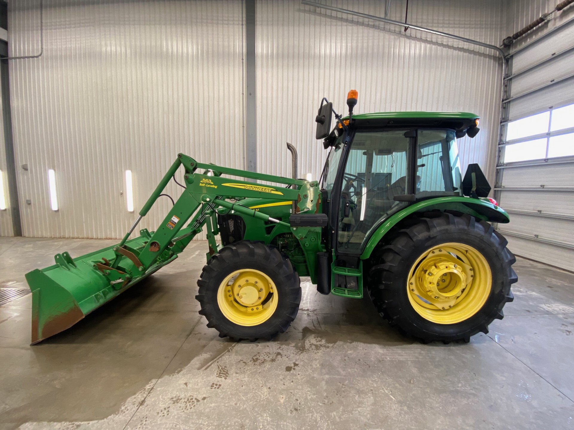 Huron Tractor | Used Equipment | JD 5105M/LDR (E91525A)