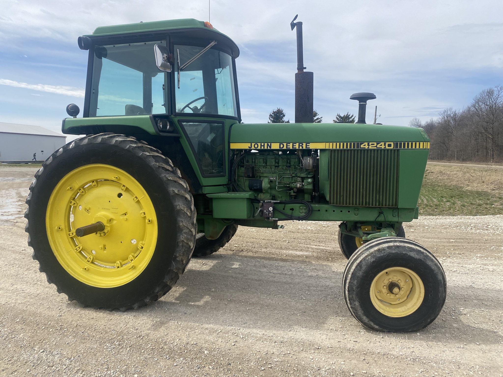 Huron Tractor | Used Equipment | JD 4240 (E92006)