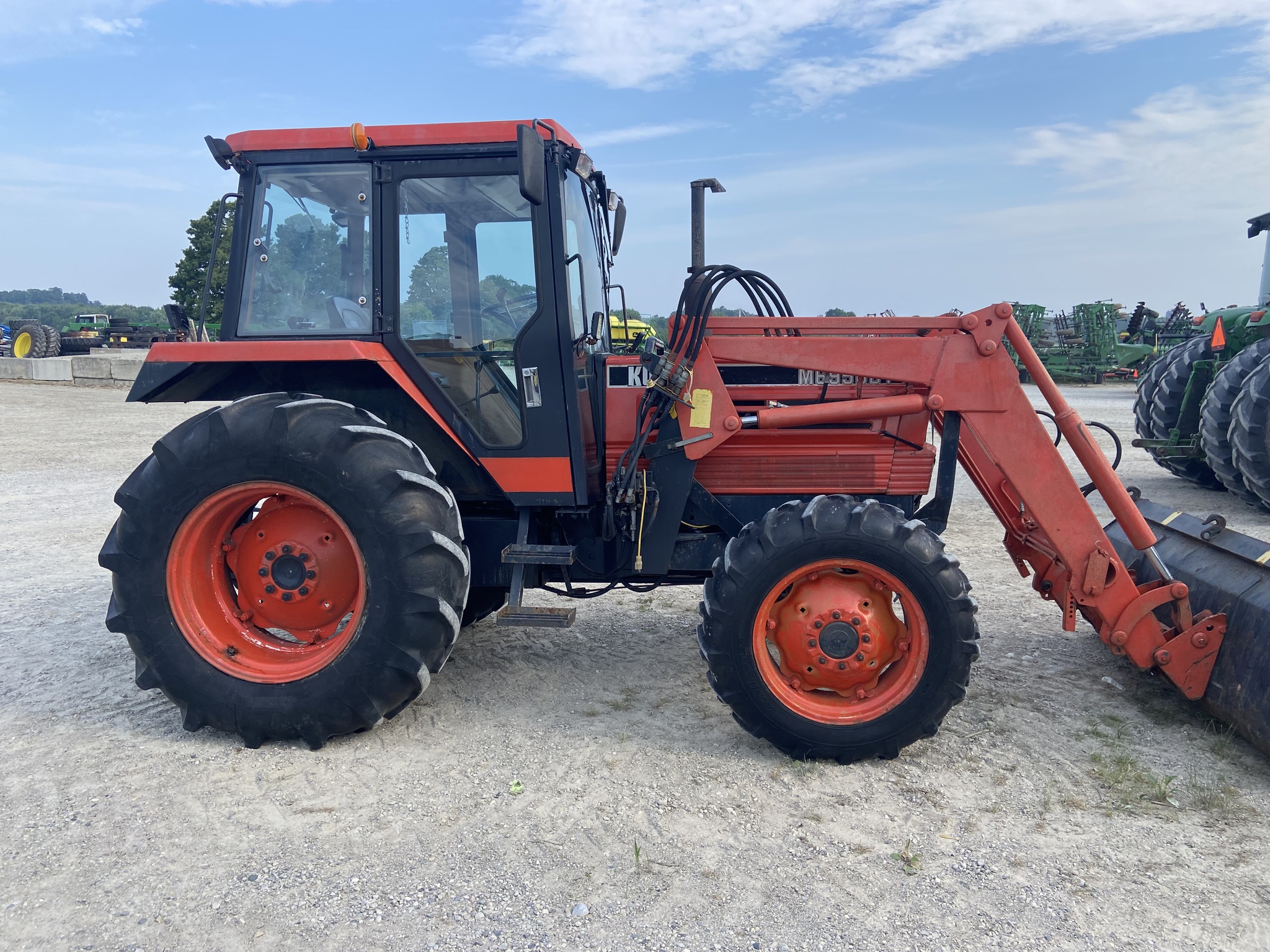Huron Tractor | Used Equipment | KU M6950/LDR (E94284A)