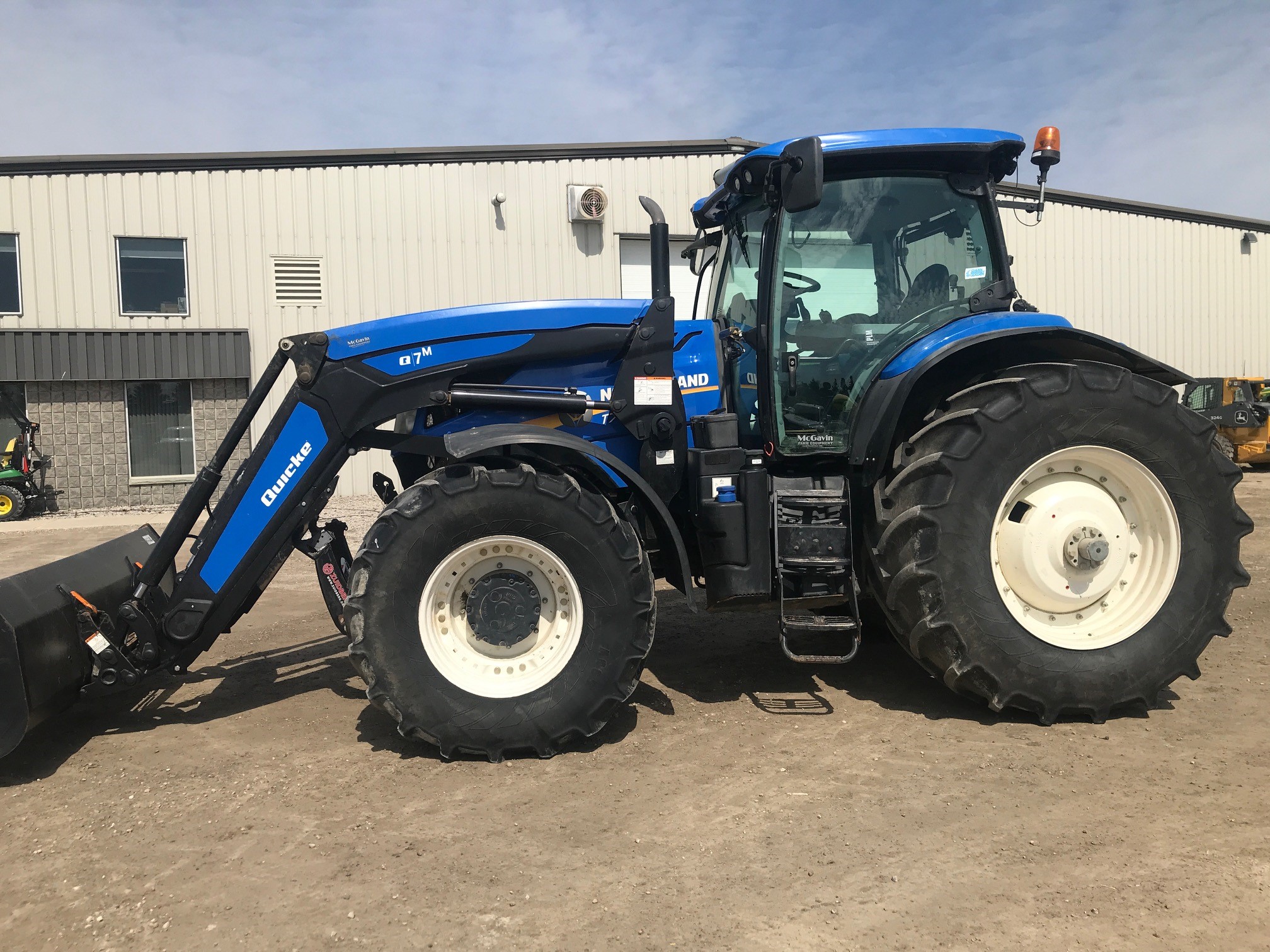 Huron Tractor | Used Equipment | NH T7.245/LDR (E86141)