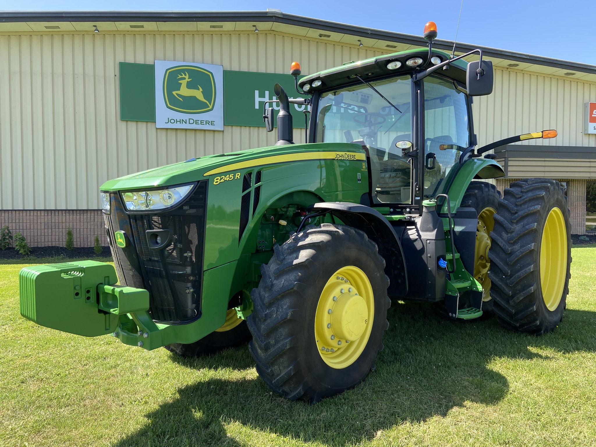 Huron Tractor | Used Equipment | JD 8245R (E86376)
