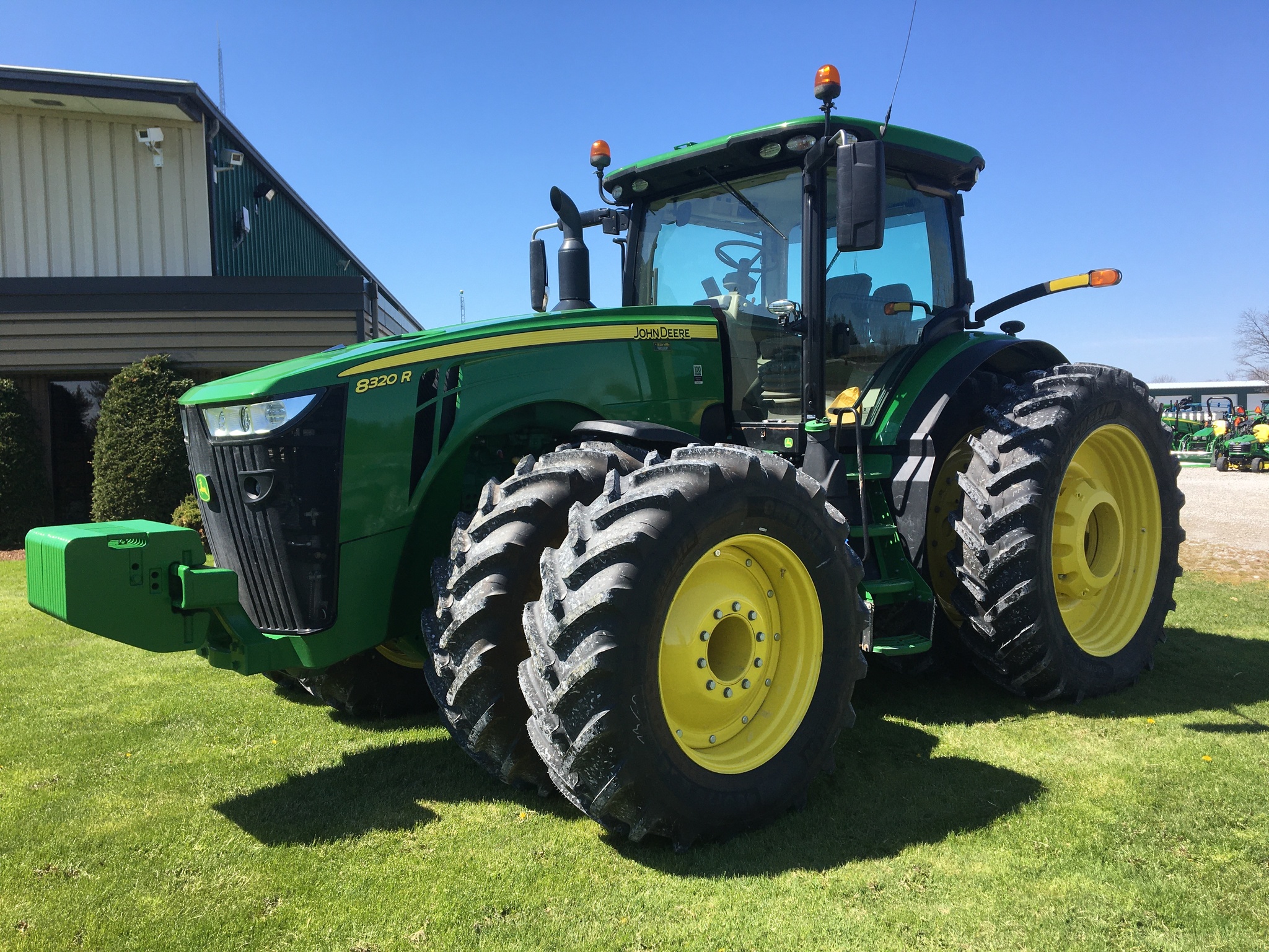 Huron Tractor | Used Equipment | JD 8320R (MG059517)